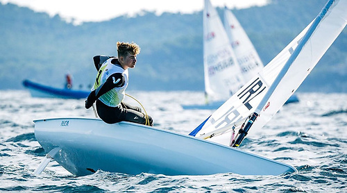 Gybing vs tacking - Mandurah Yacht Academy